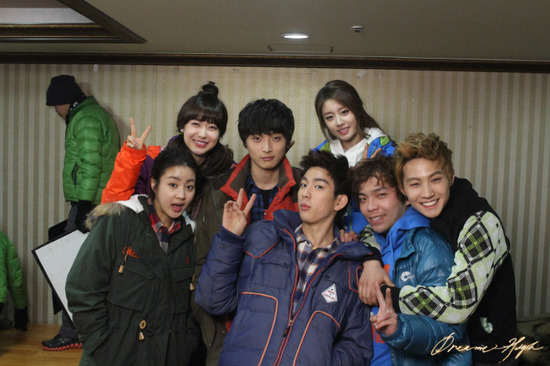 welcome to my world: Pemain Dream High 2 Mengambil Foto Bersama