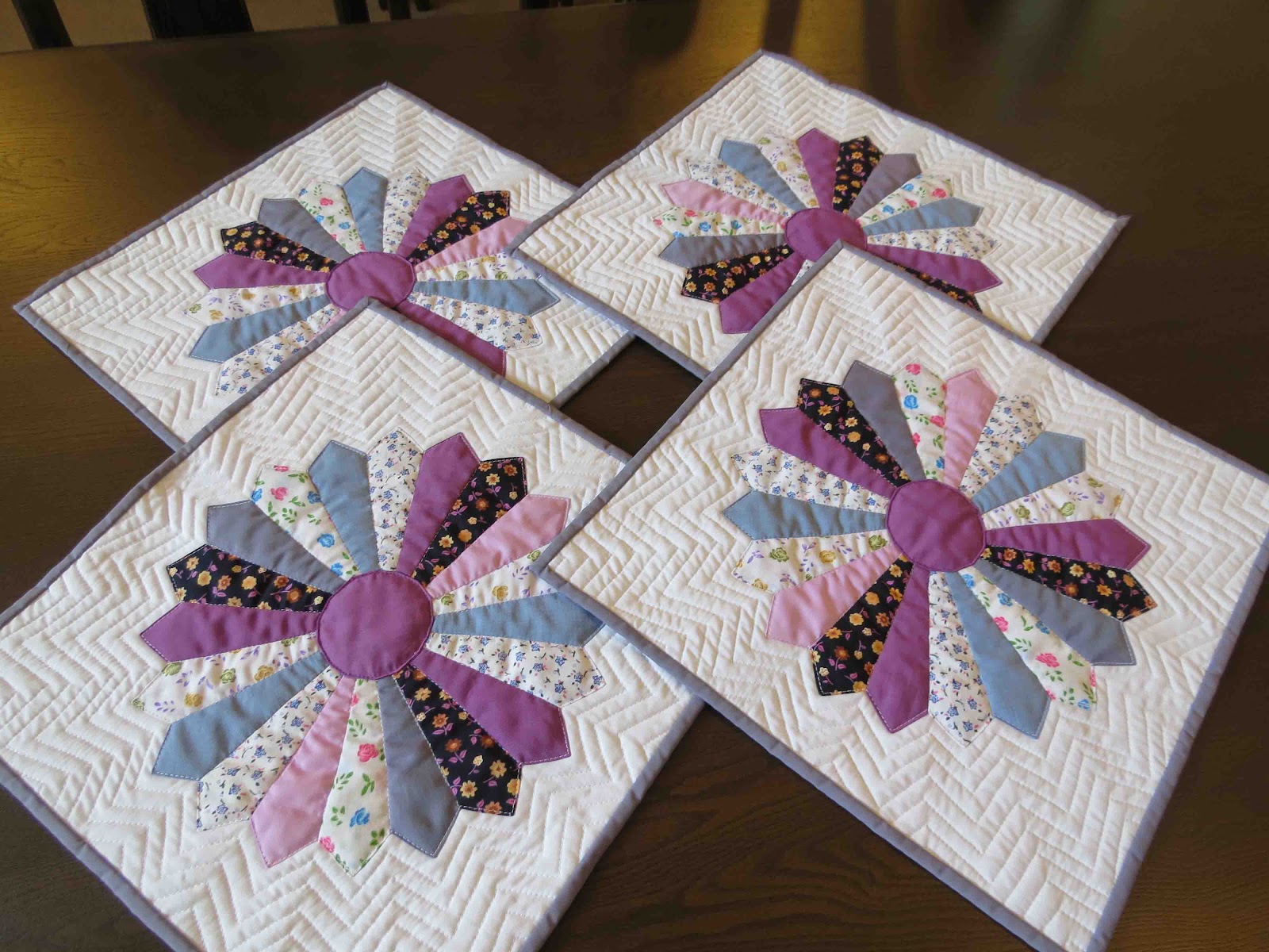 Mia's Creations: Dresden Plate Table Toppers