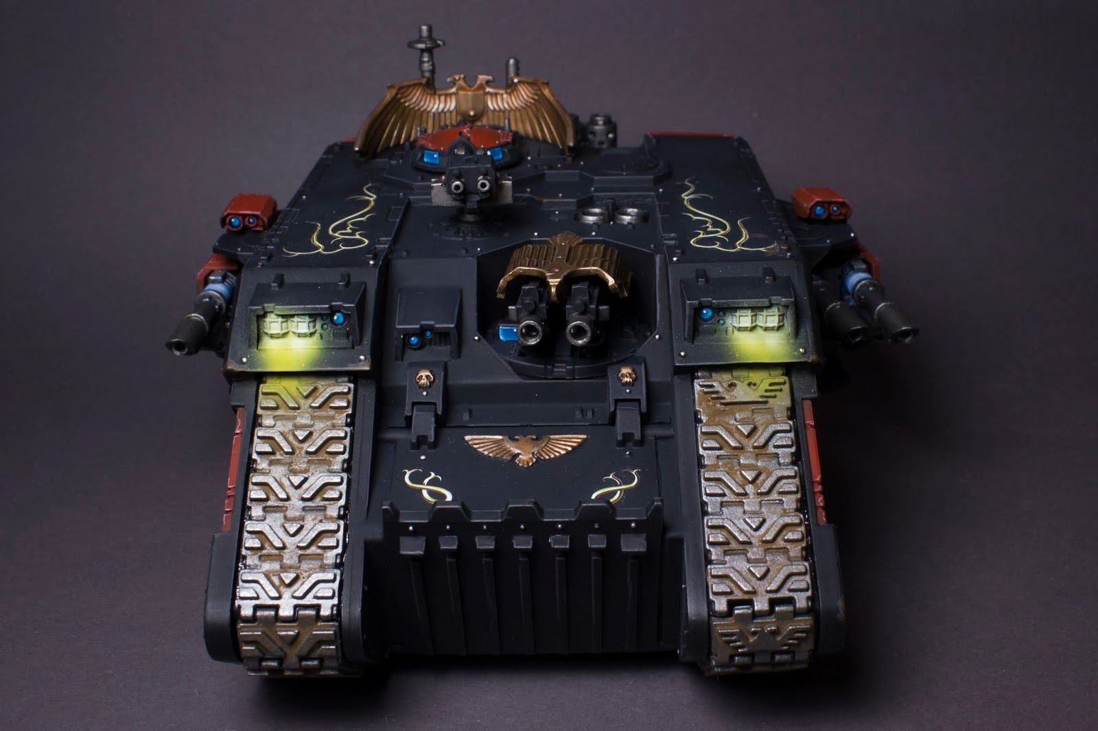 What's On Your Table: Venerable Land Raider "Ignis Eterni" - Faeit 212
