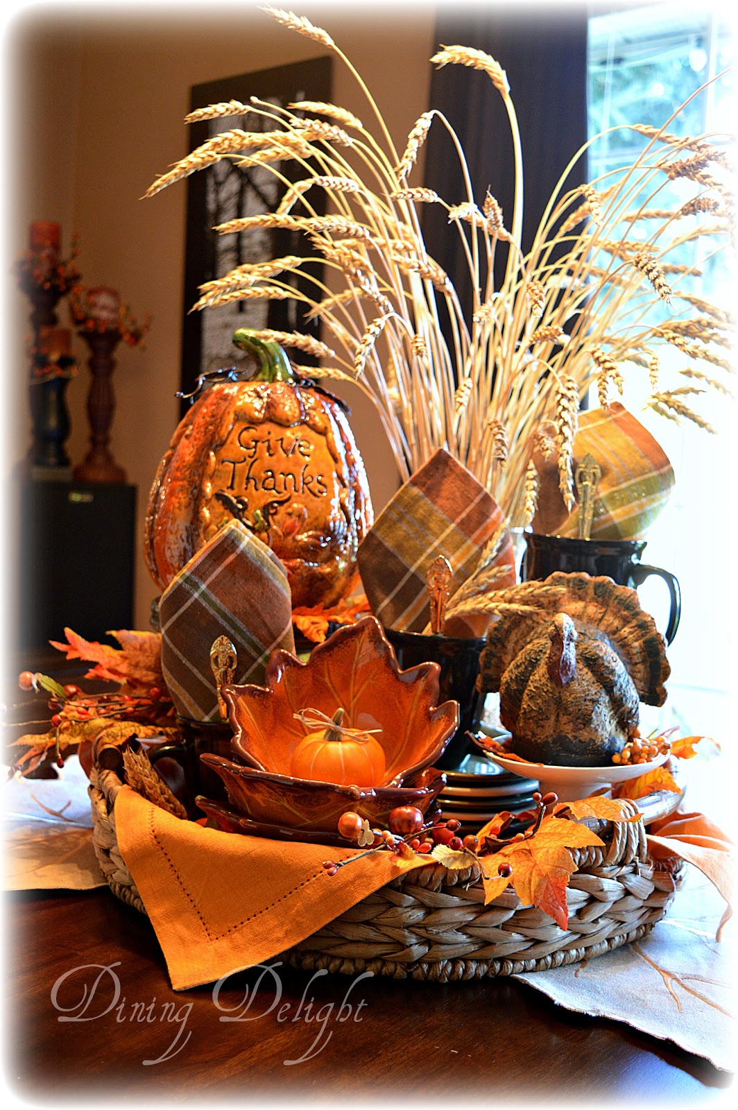 Dining Delight: How to Create Seasonal Displays in a Tray