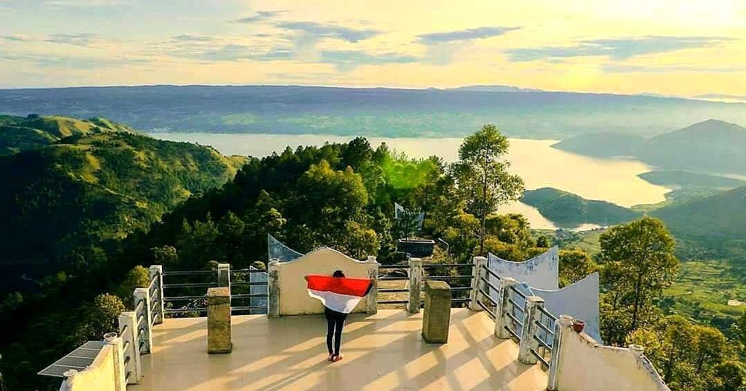Menara Pandang Tele, Puncak Terbaik Menikmati Kepingan Surga Samosir - Pariwisata Sumut