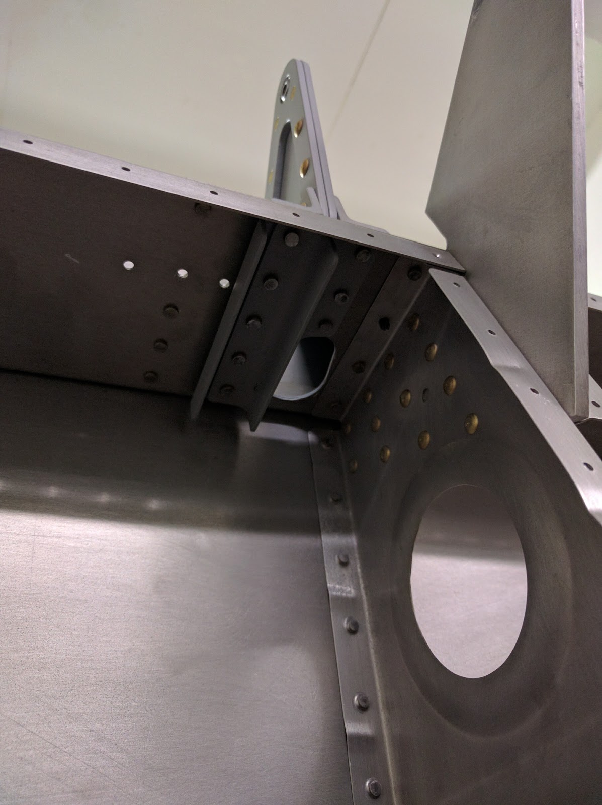 Damazio family's RV-10 project: Wing rear spars complete!