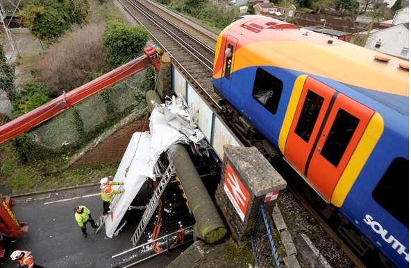 Kuweight 64: DOUBLE DECKER BUS ROOF RIPPED OFF IN BRIDGE CRASH