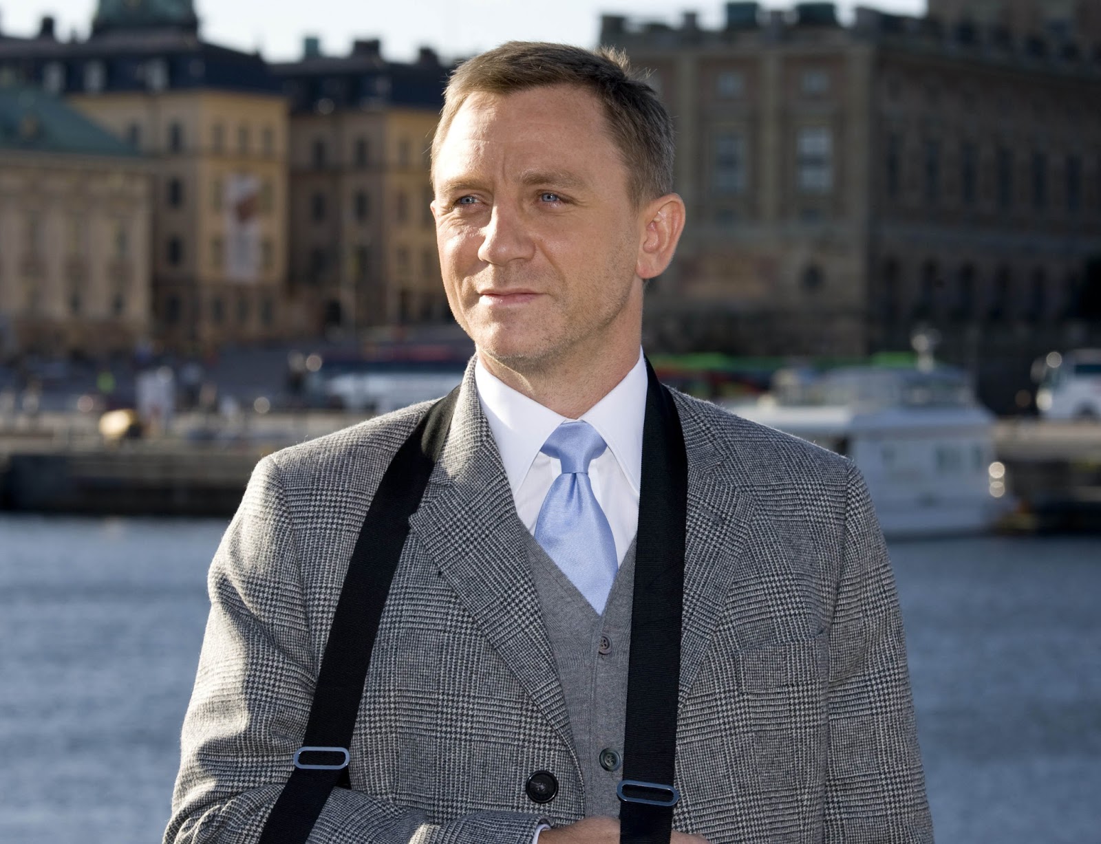 Image Ocean: DANIEL CRAIG