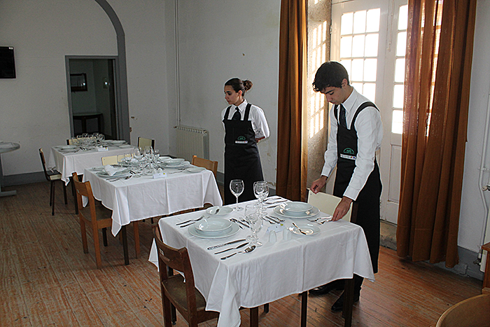 COMO SER UN BUEN MESERO: como ser un buen mesero