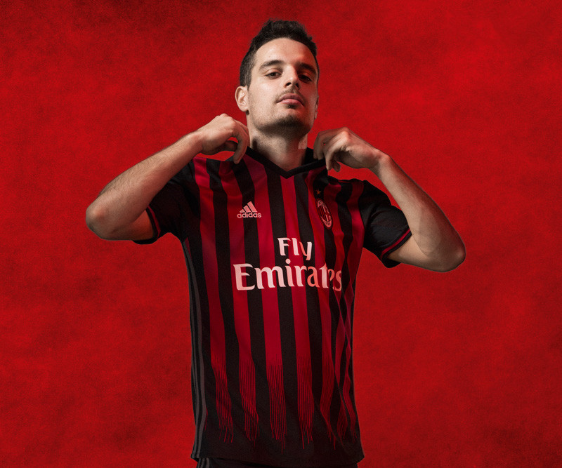 Time to see and learn: 2016/17 AC Milan home soccer jersey