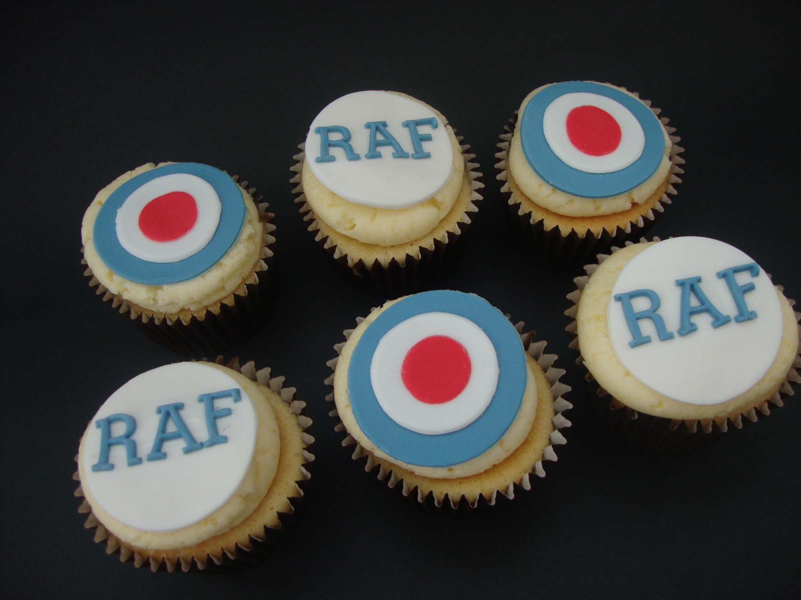 popits cake pops: RAF Cupcakes