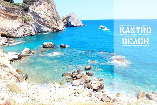Trip around Skiathos: Kastro beach | GLAM FAB HAPPY
