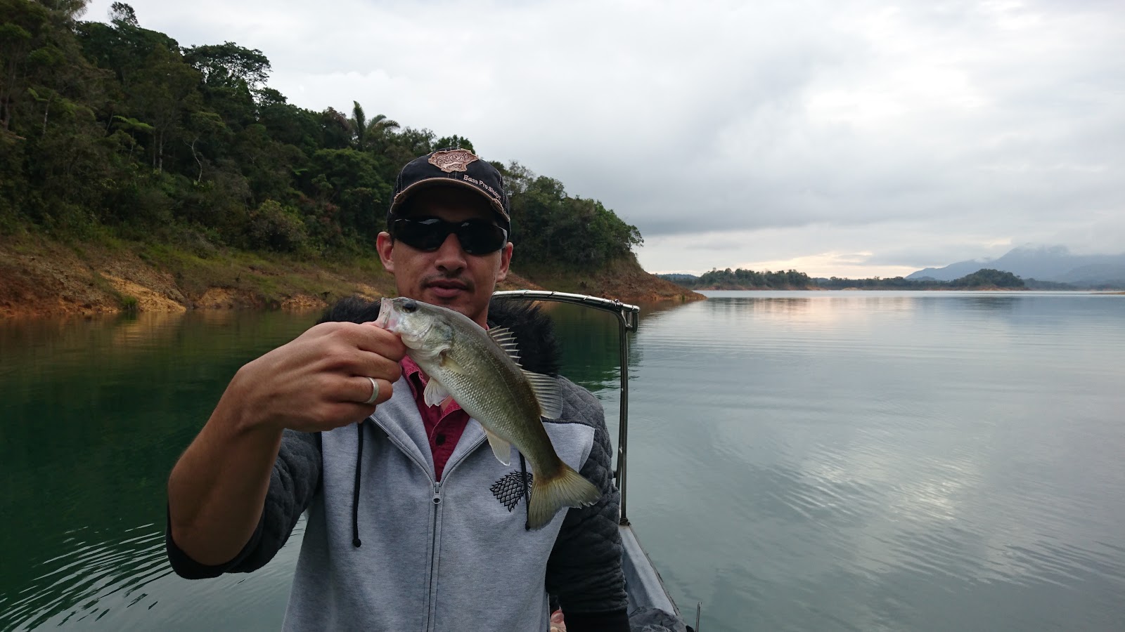 Espacio de Pesca: Pesca de Black Bass en la represa de Guatape-El Peñol ...