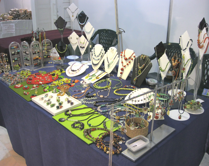 Giuvaer Galeria-DCristal: TARG IN BUCURESTI - bijuterii din pietre ...