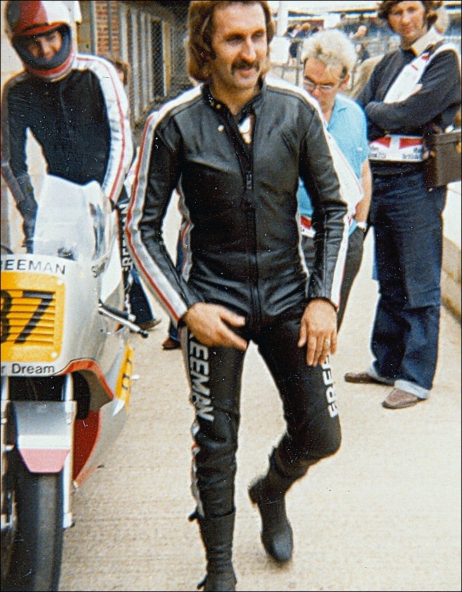 fingy moto: Silver Dream Racer