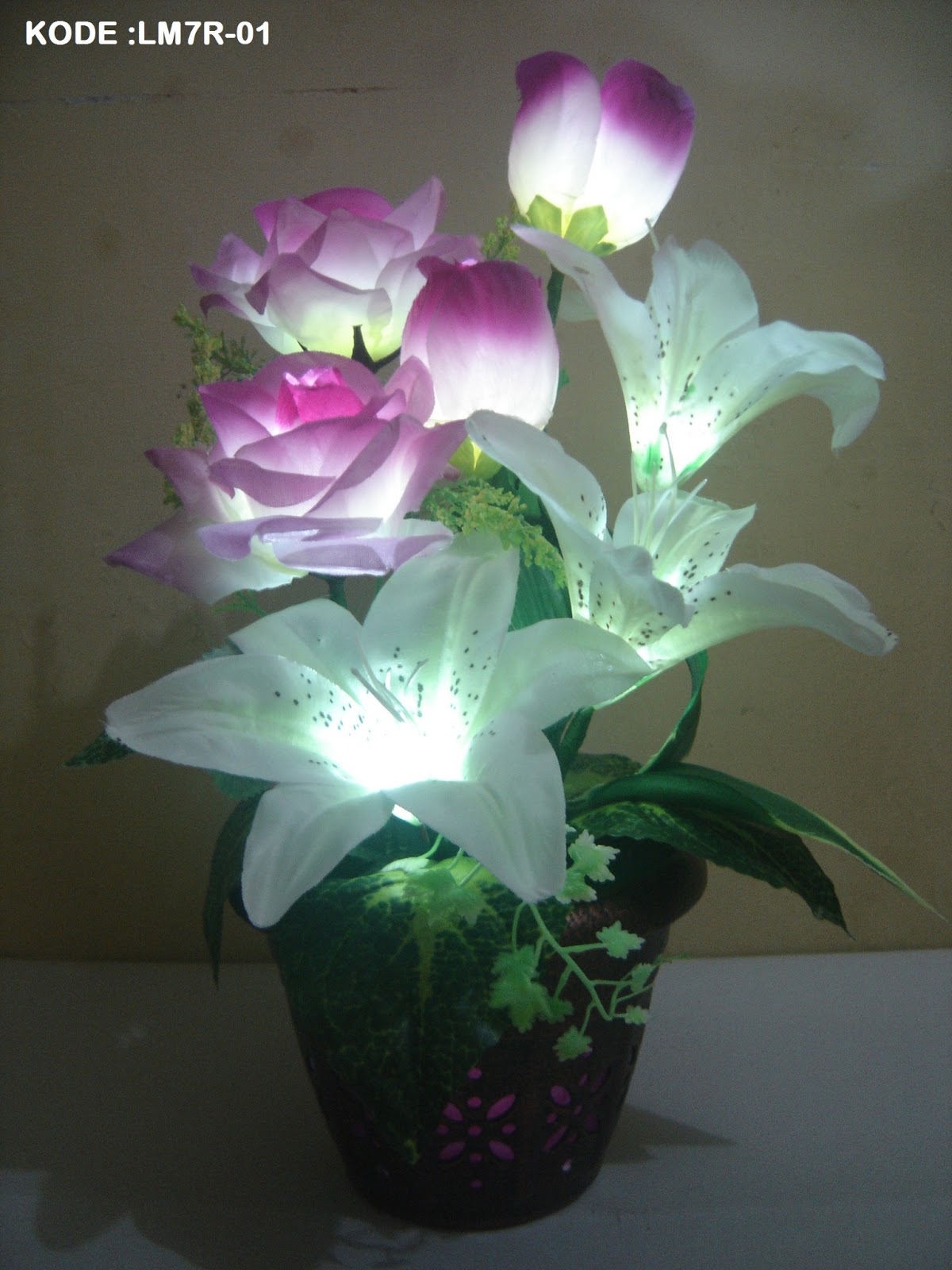 Lampu Bunga Hias: Lampu Meja 7 Tangkai Rechargeable ( Include Charge )