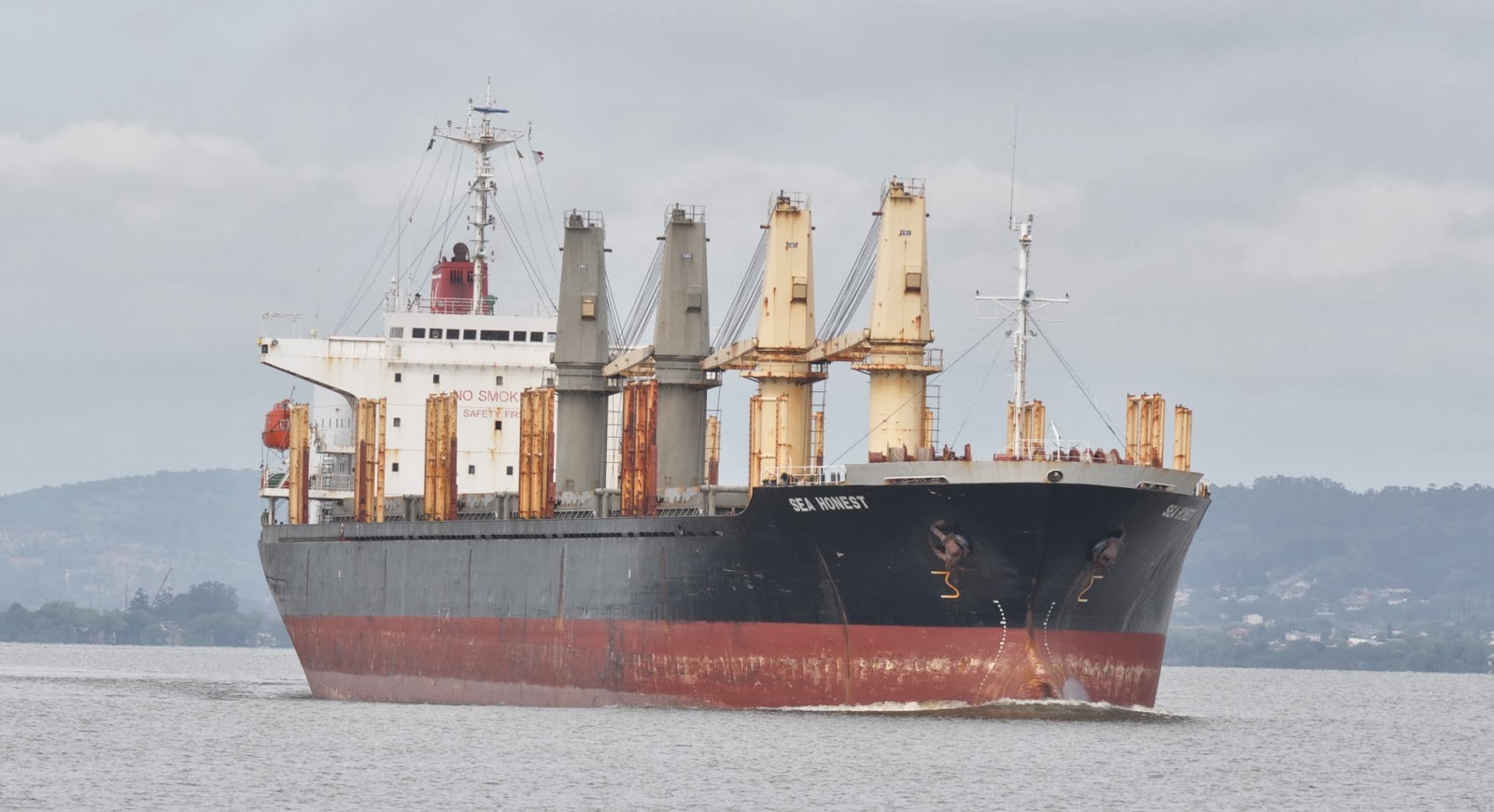 VCV ESTEIO: Navio mercante “Sea Honest” atraca com ureia argentina.