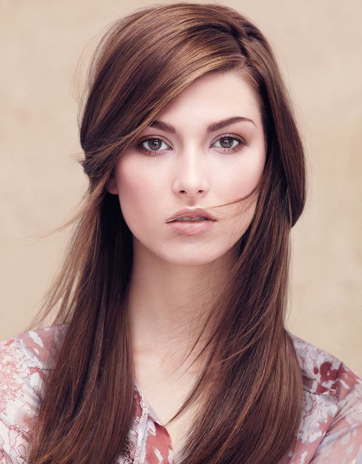 Peinados de moda y belleza femenina: Cabello largo, lacio y manejable