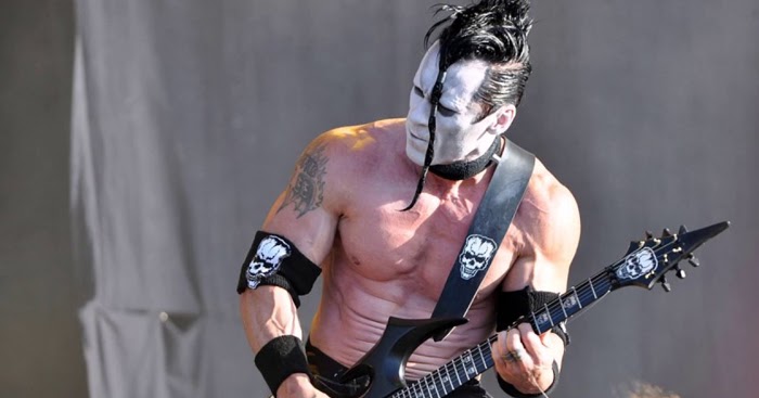 Farce the Music: After All These Years On Stage, Doyle Still Can't Read ...