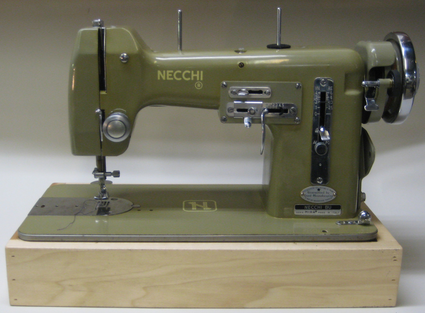 MI Vintage Sewing Machines: Necchi BU Mira (1954)