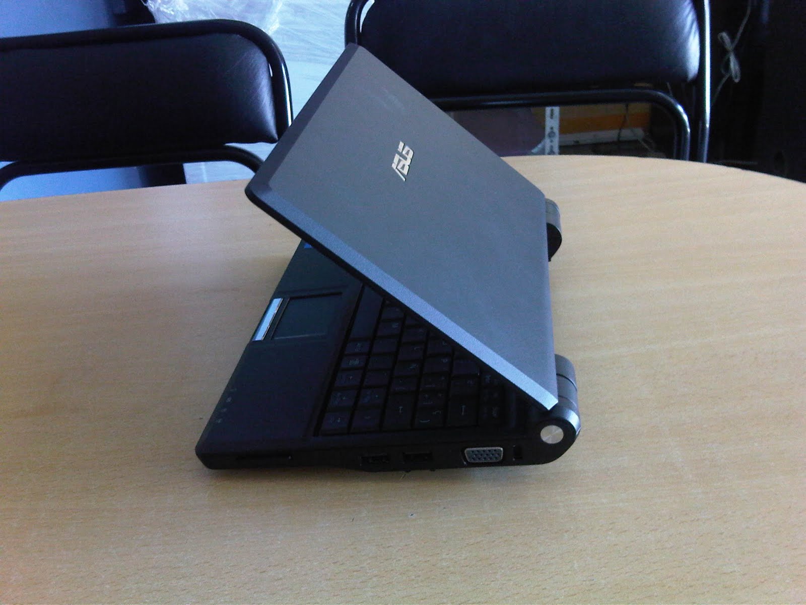 CYBERTRONIC: Mini Laptop Asus Eee pc 701