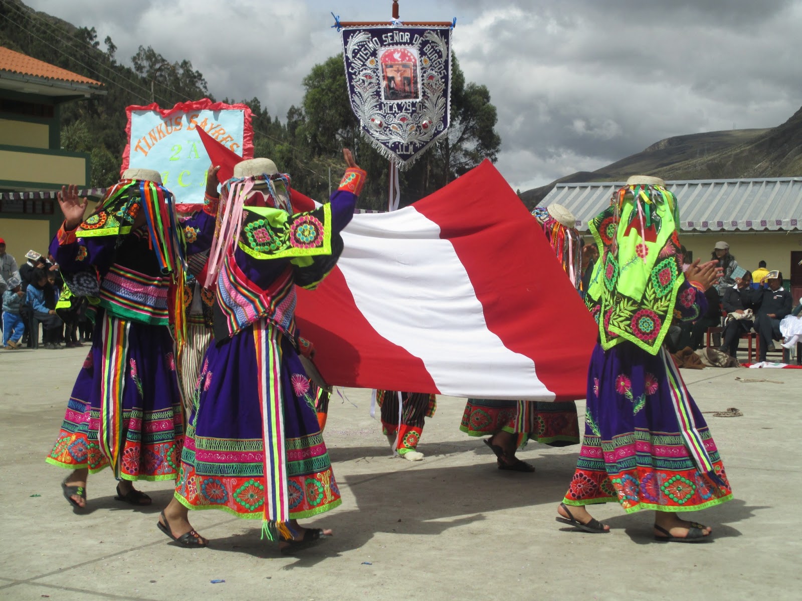 Munay (Love & Beauty): Stories of Life in Peru: Traditonal Peruvian Dances
