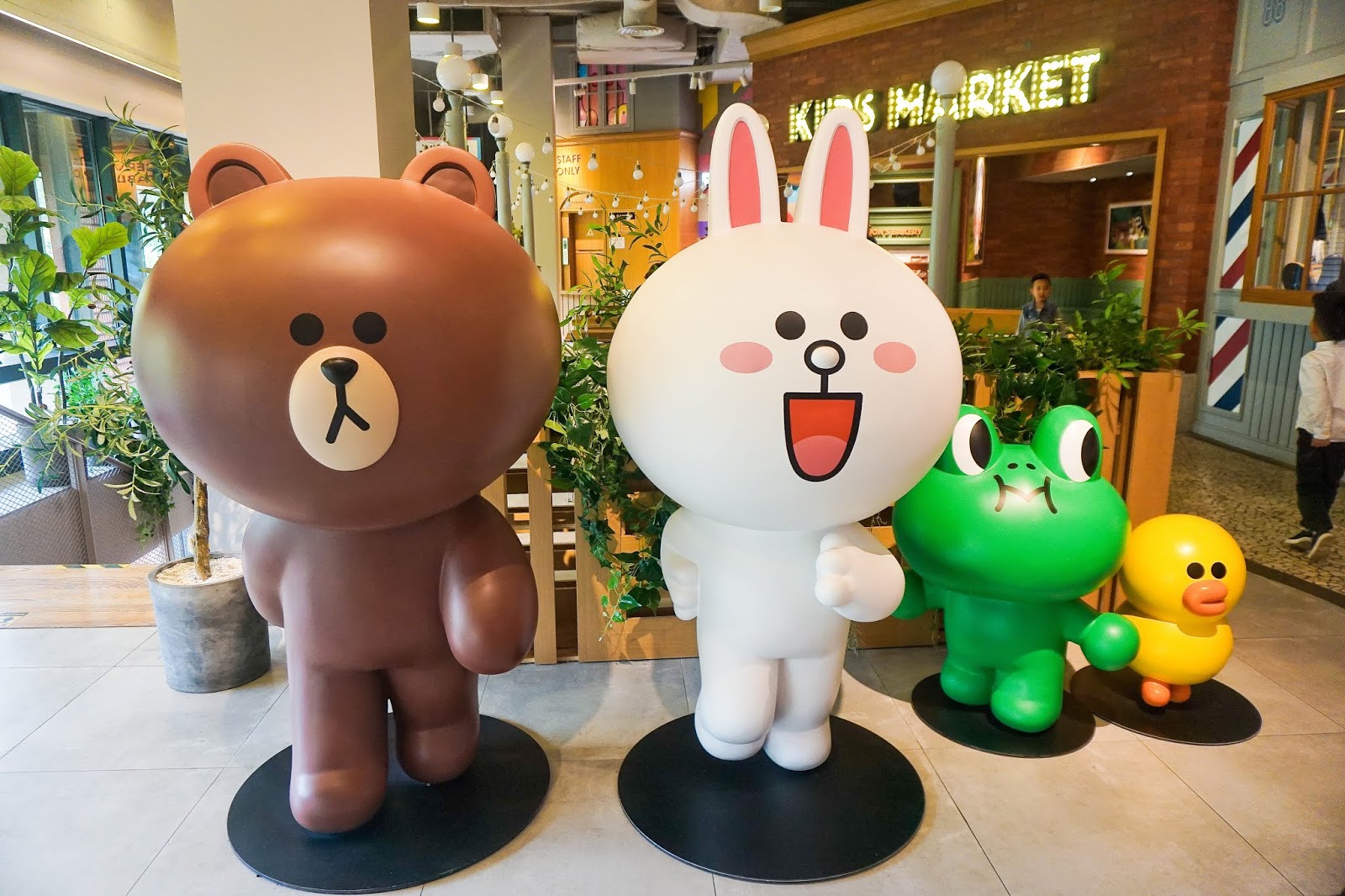 LARGEST LINE FRIENDS Store, Hang Zhou | 最大的LINE FRIENDS 店在杭州中国 ...