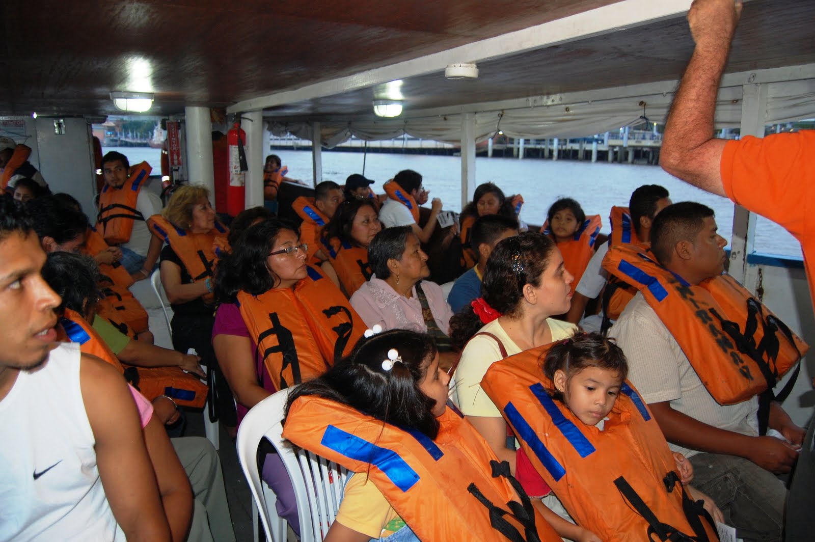 ECUAVENTURAS: PASEO A LA ISLA SANTAY