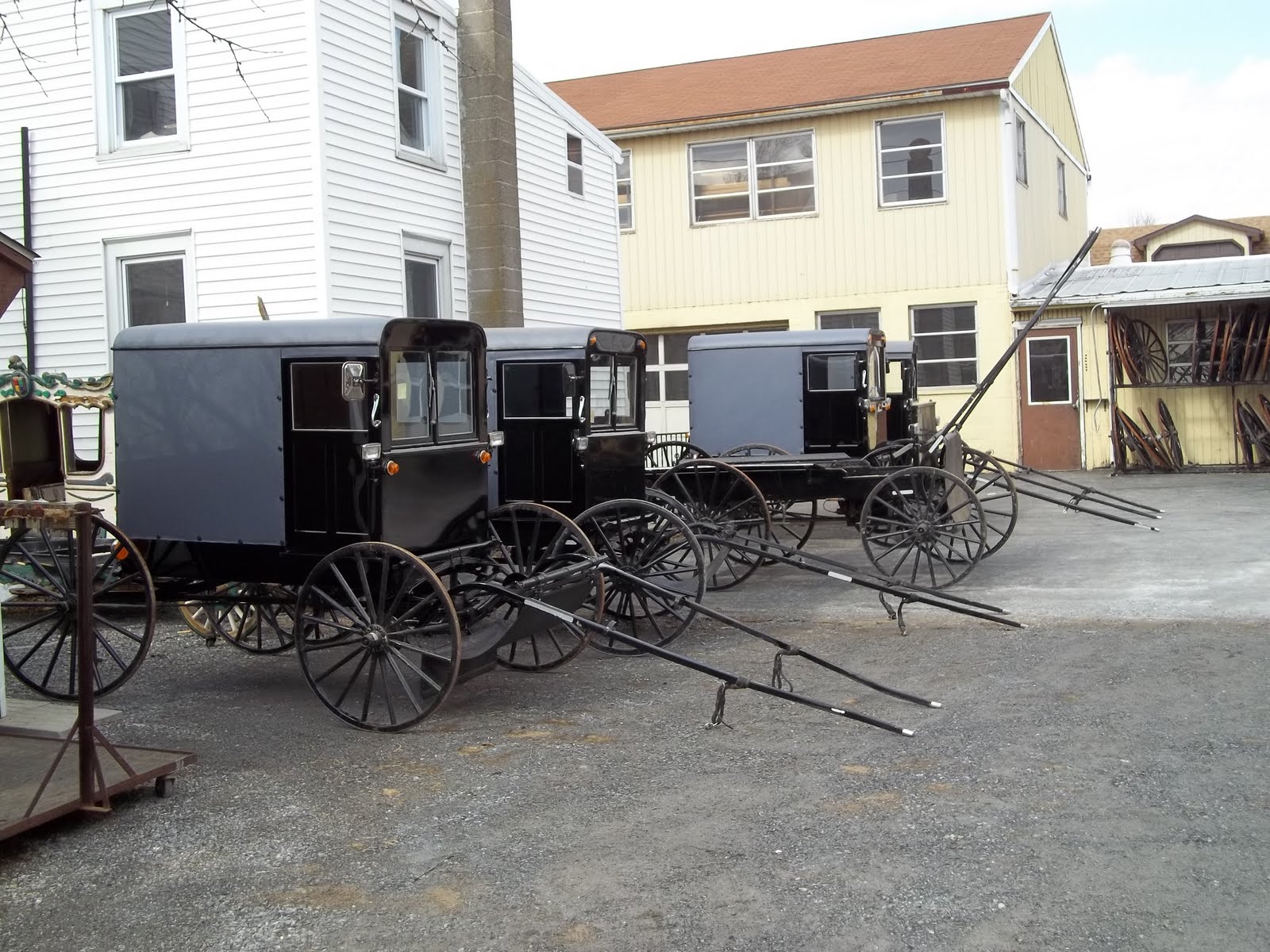 Pure Country Living: Amish coach shop in Bird in Hand: Lancaster county