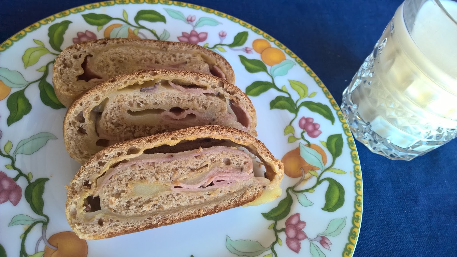 MarzipART: Cheese & ham bread roll