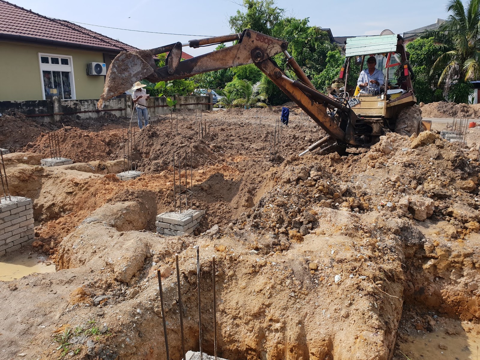 Pengalaman Membina Banglo Sendiri: Konkrit Footing dan Kambus Lubang