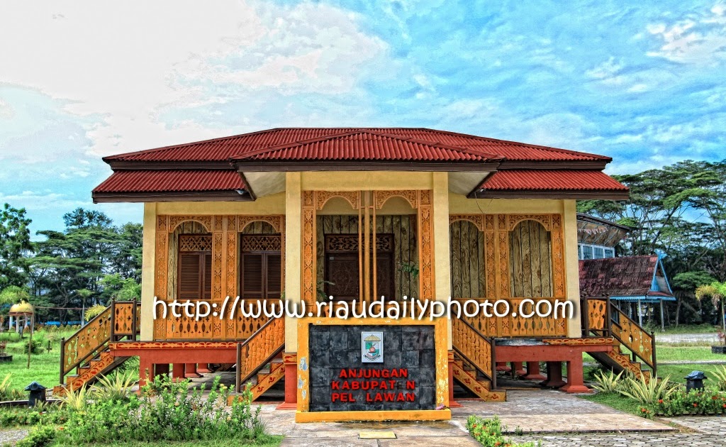 RUMAH ADAT PELALAWAN | RIAU DAILY PHOTO