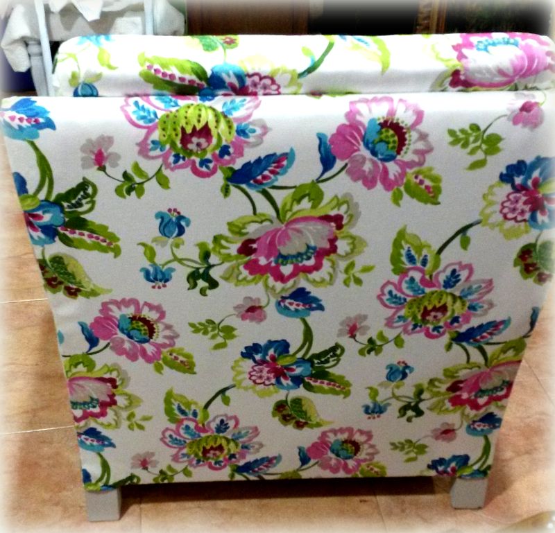 EL DESVÁN DE LOS TRASTUCOS: BUTACAS TAPIZADAS CON ESTAMPADO DE FLORES