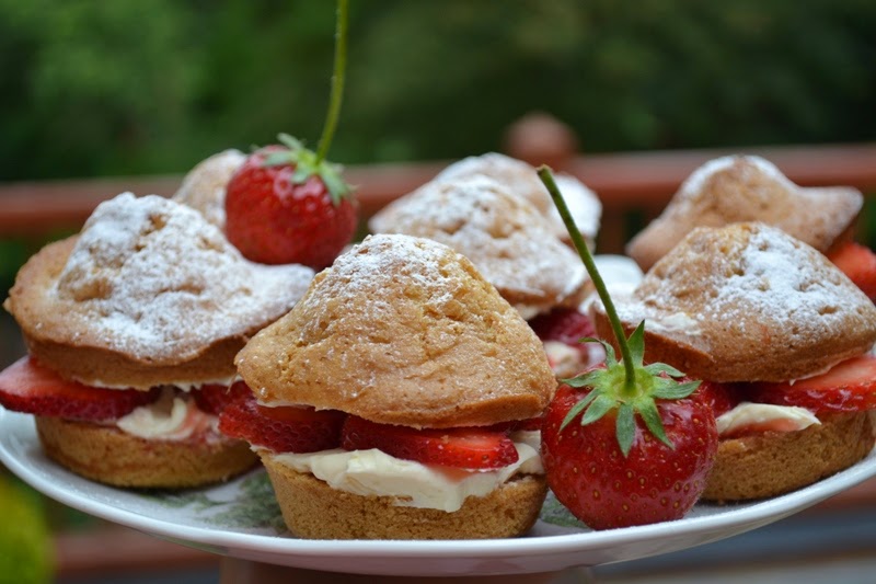 Vintage Peonies: Mini Victoria Sandwich Cakes with strawberries & cream