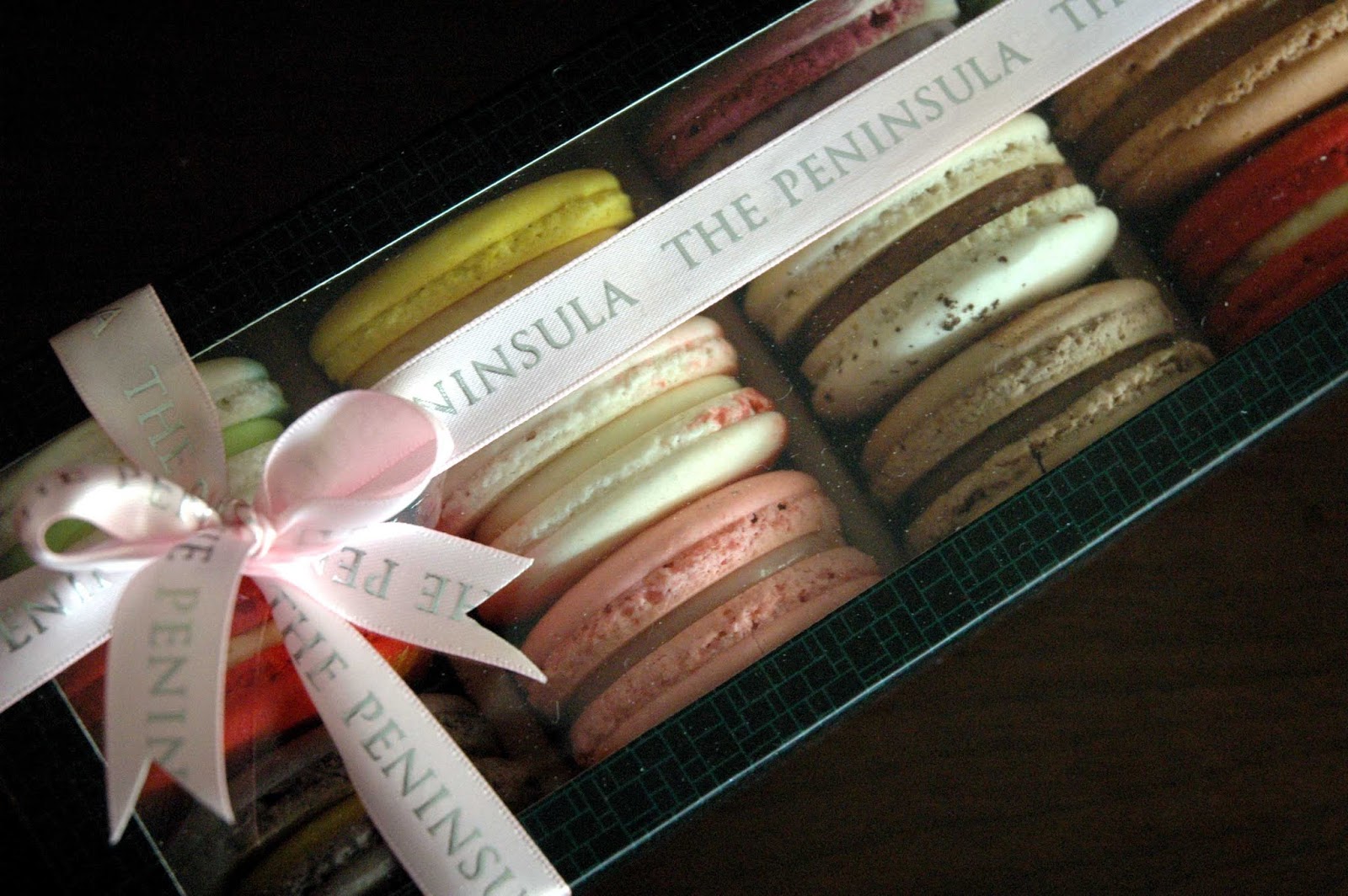 DUDE FOR FOOD: Macaron or Macaroon? It's A French Thing...