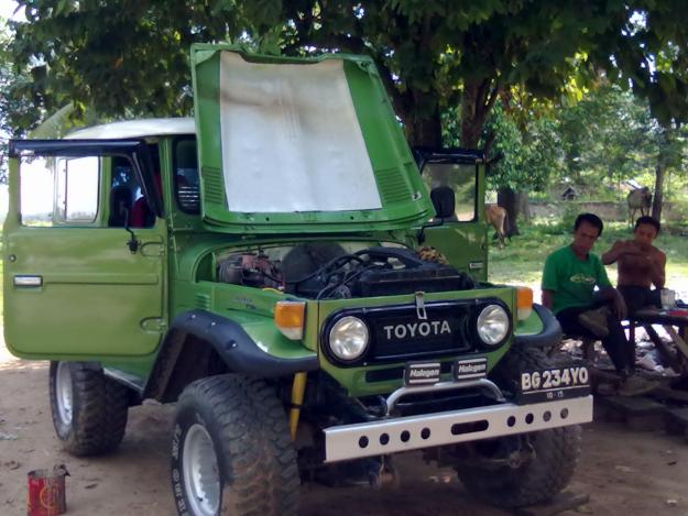 MOBIL HARDTOP: TOYOTA HARDTOP FJ-40 TAHUN 1977