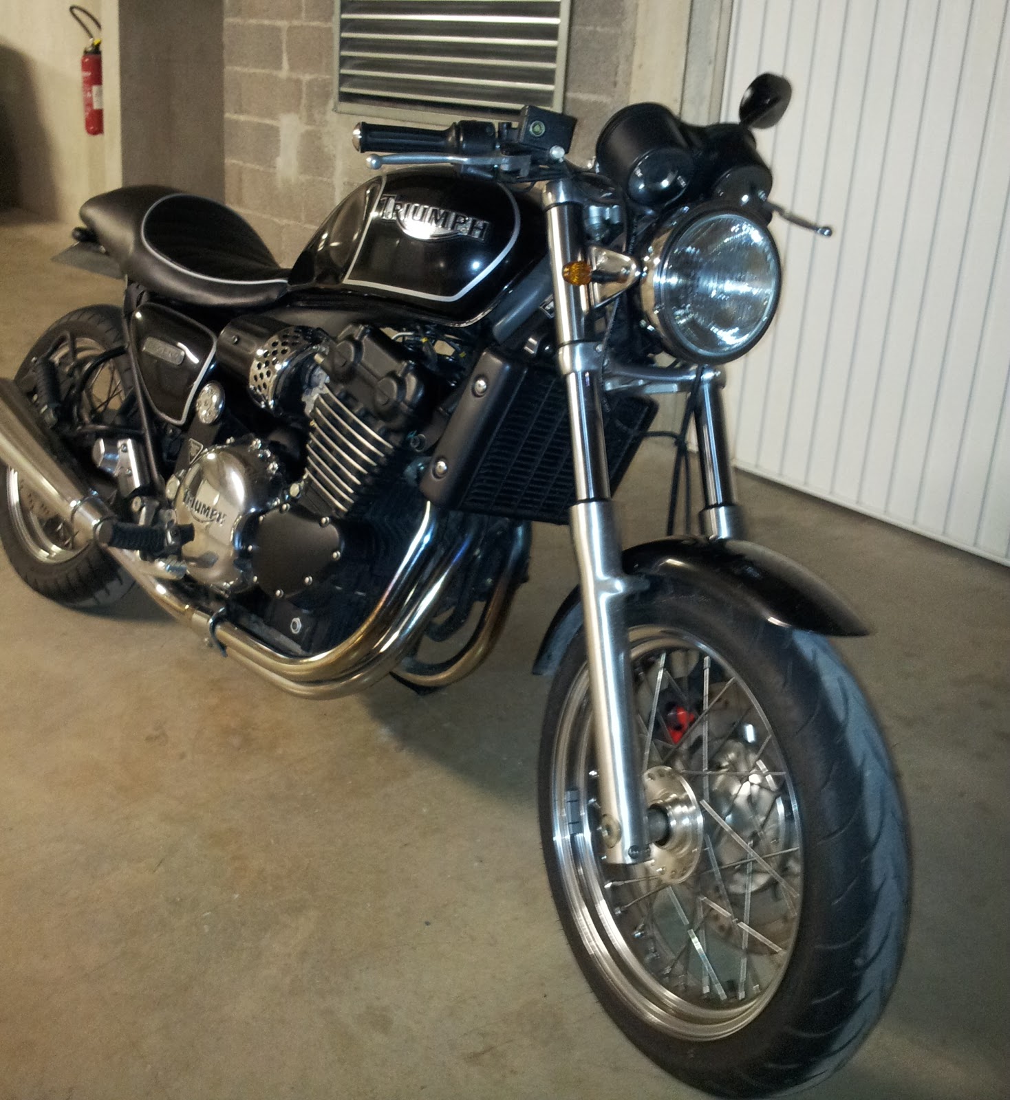 MAGICAL MYSTERY BLOG: Triumph Thunderbird Legend TT 900. L'esprit Café ...