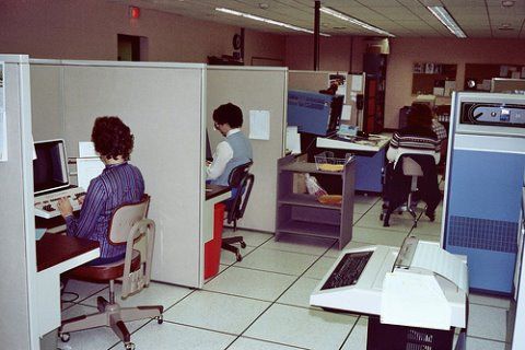 18 Fascinating Vintage Photos That Show the Golden Age of the Cubicle ...