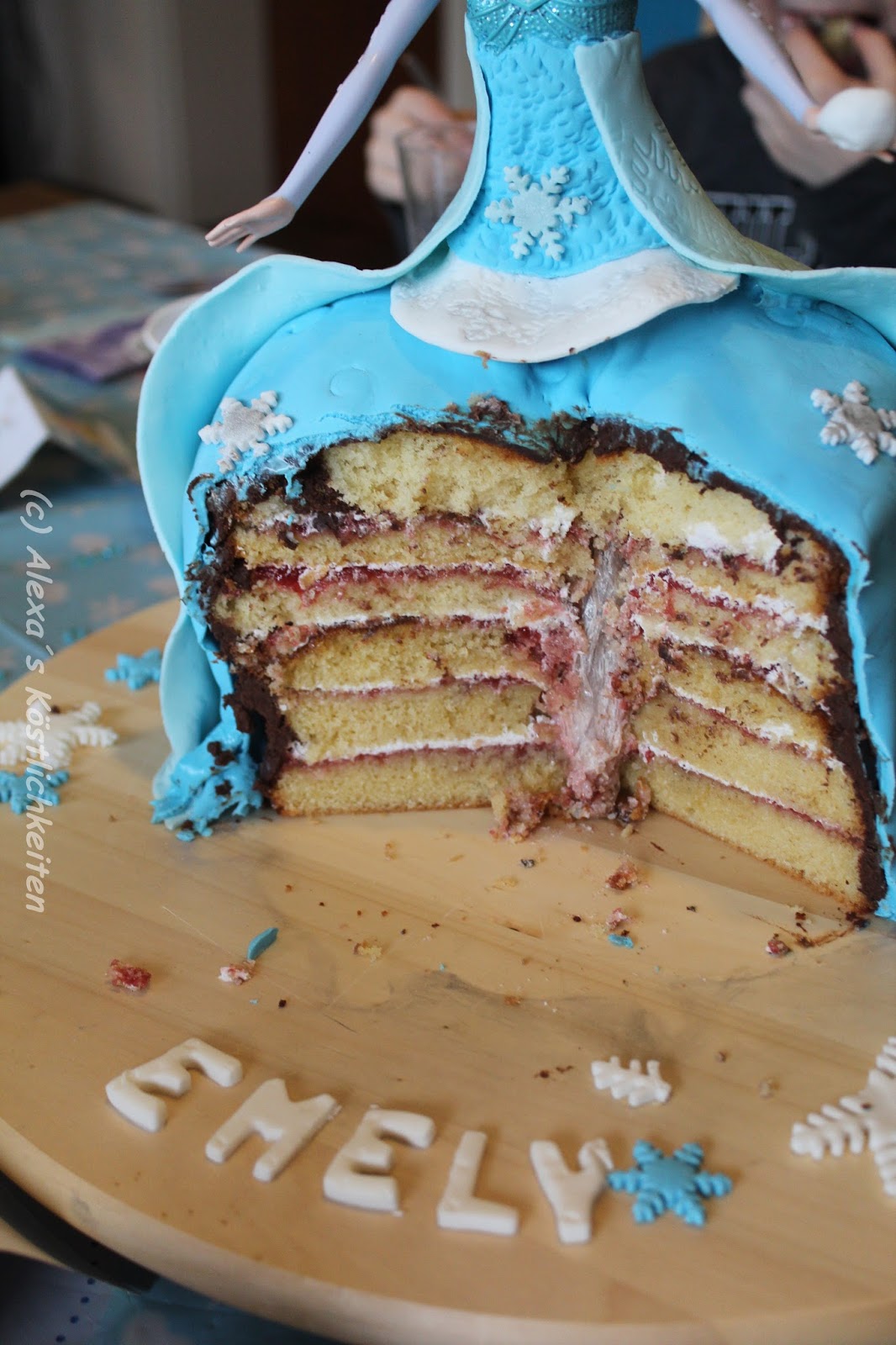 Alexa´s Köstlichkeiten: Motivtorte Elsa die Eiskönigin