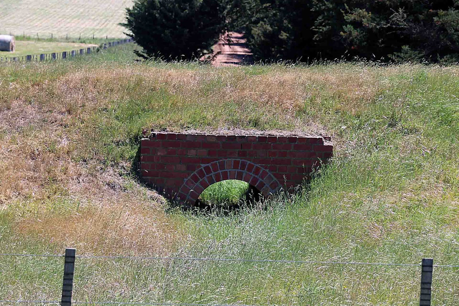 Abandoned But Not Forgotten: Small Brick Culvert - Clarkefield to ...