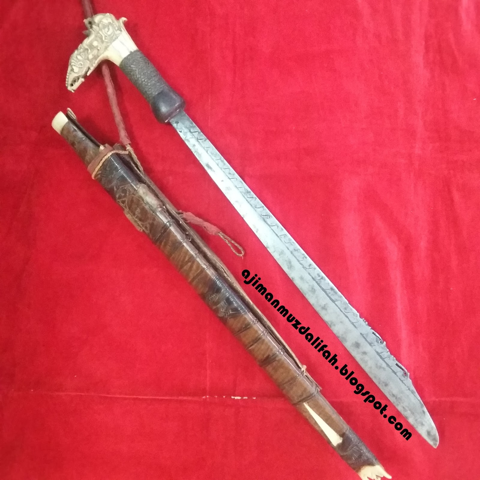 Mandau senjata suku Dayak: mandau asli Dayak (SOLD OUT)