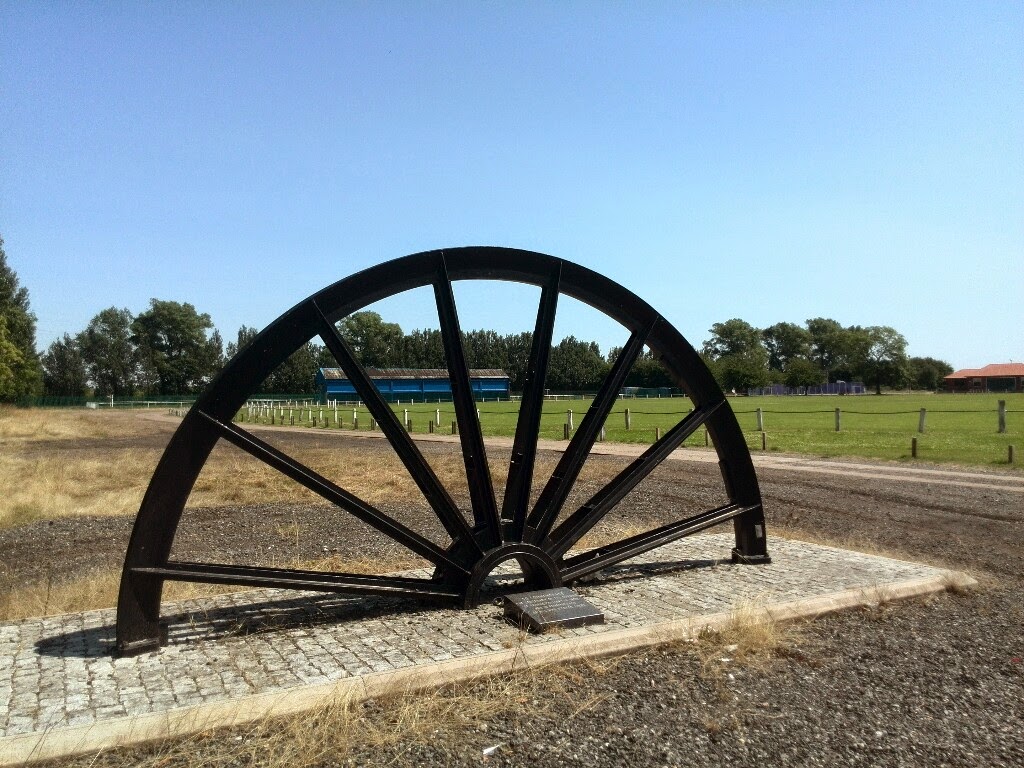 Climbin' Ovver: Afternoon walk: Thorne Moors
