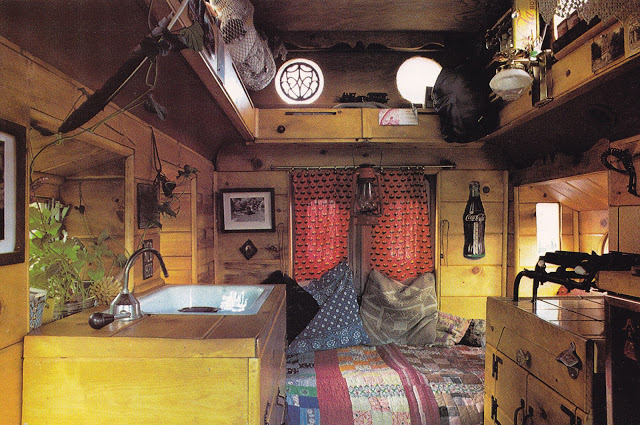 Moon to Moon: Rolling Homes: Handmade houses on Wheels Pt.1