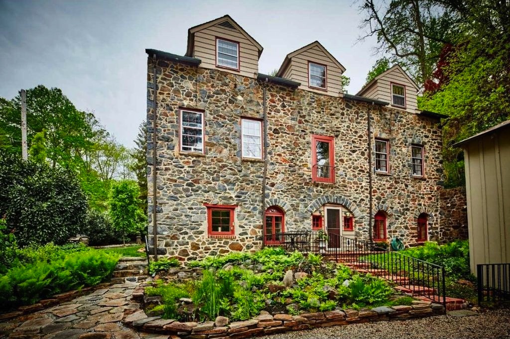 Sweet House Dreams: 1751 Stone Barn Conversion in Wilmington, Delaware