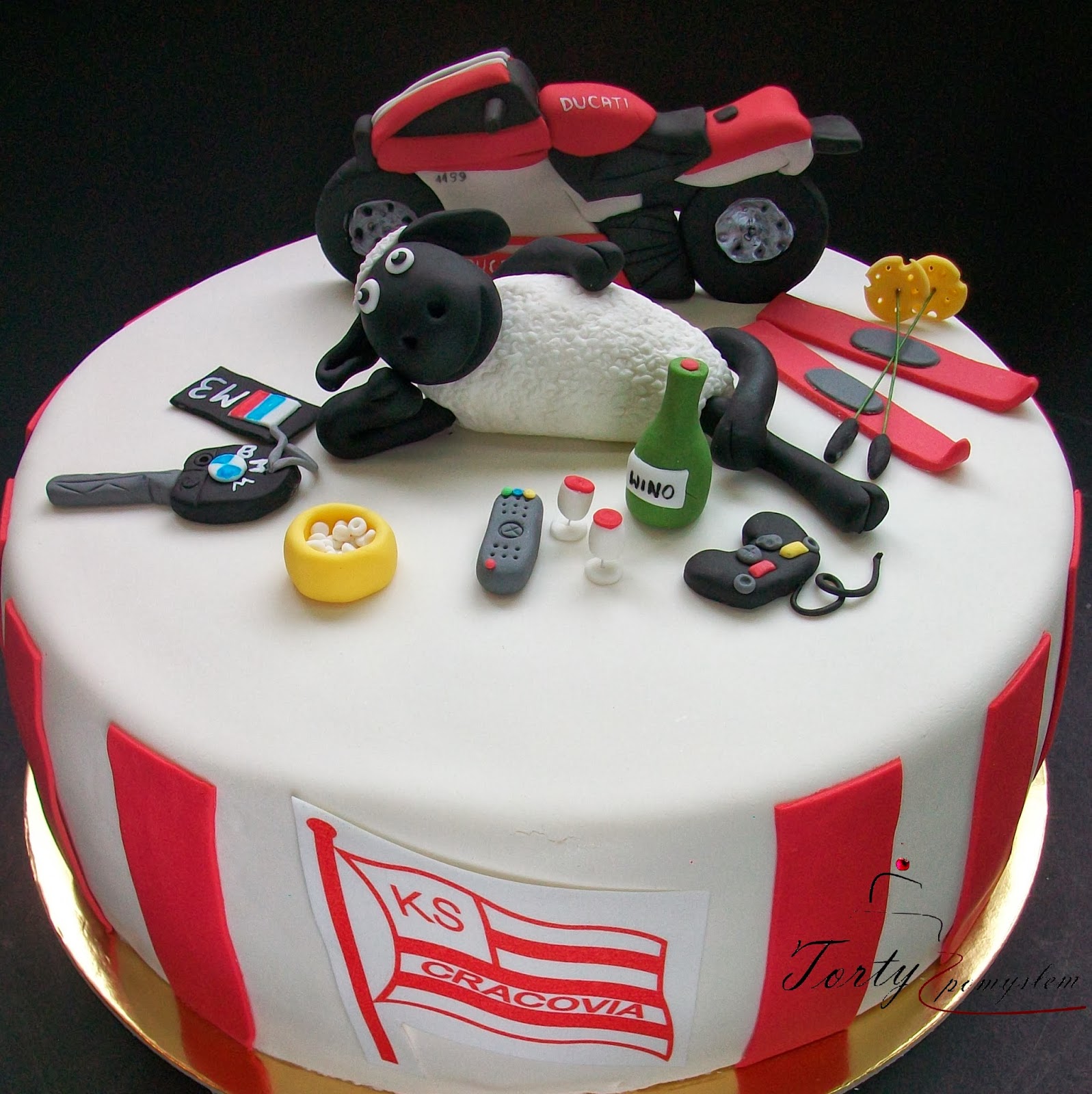 TORTY Z POMYSŁEM Kraków: Tort z czarną owcą i motorem dla faceta.