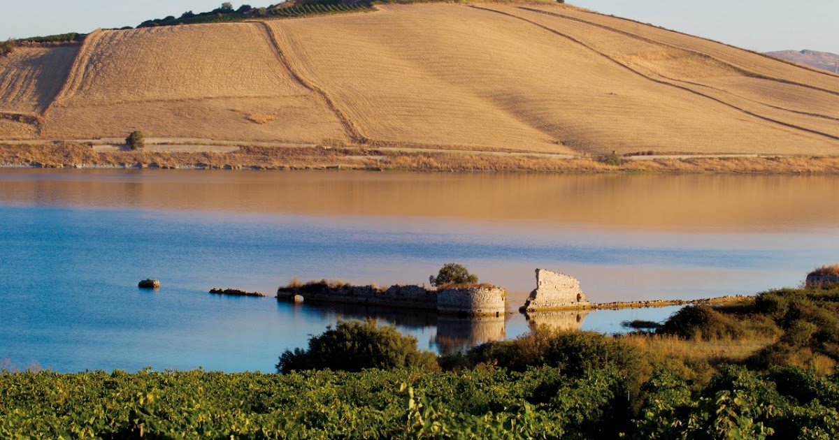 Sicilia Muse Culture : Lago Arancio: il fortino sommerso -- A submerged ...
