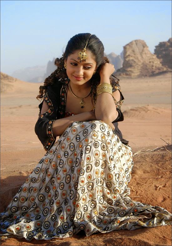 Newtamilcinema: Hot Actress Sheela Show Her Navel