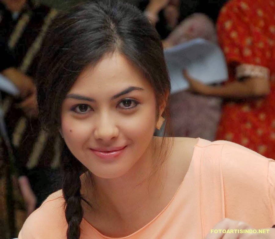 Profil Artis: Profil Lengkap Revalina S Temat