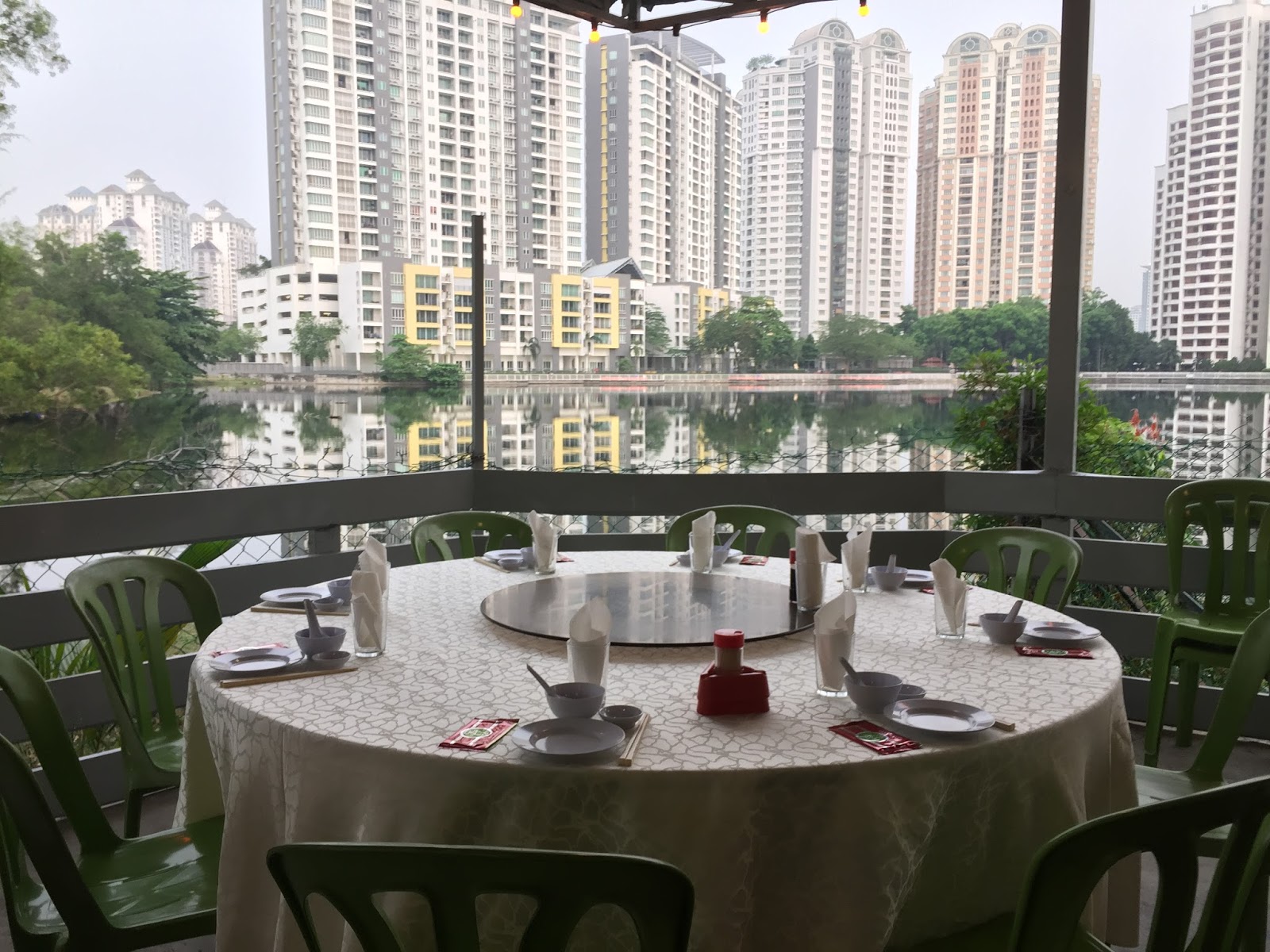 Pn Tay's Blog: Restoran Crocodile Farm Seafood Village Treat