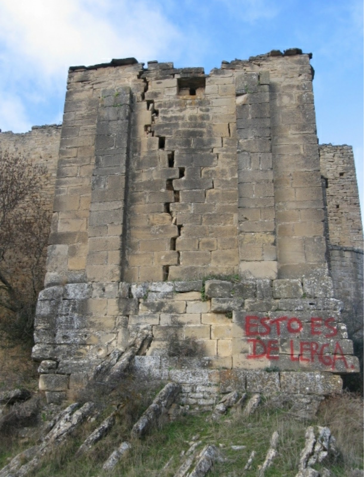 Gure Lurra: 04.02.05 ABAIZ Lios entre Lerga el párroco y el Ayto. de Eslaba