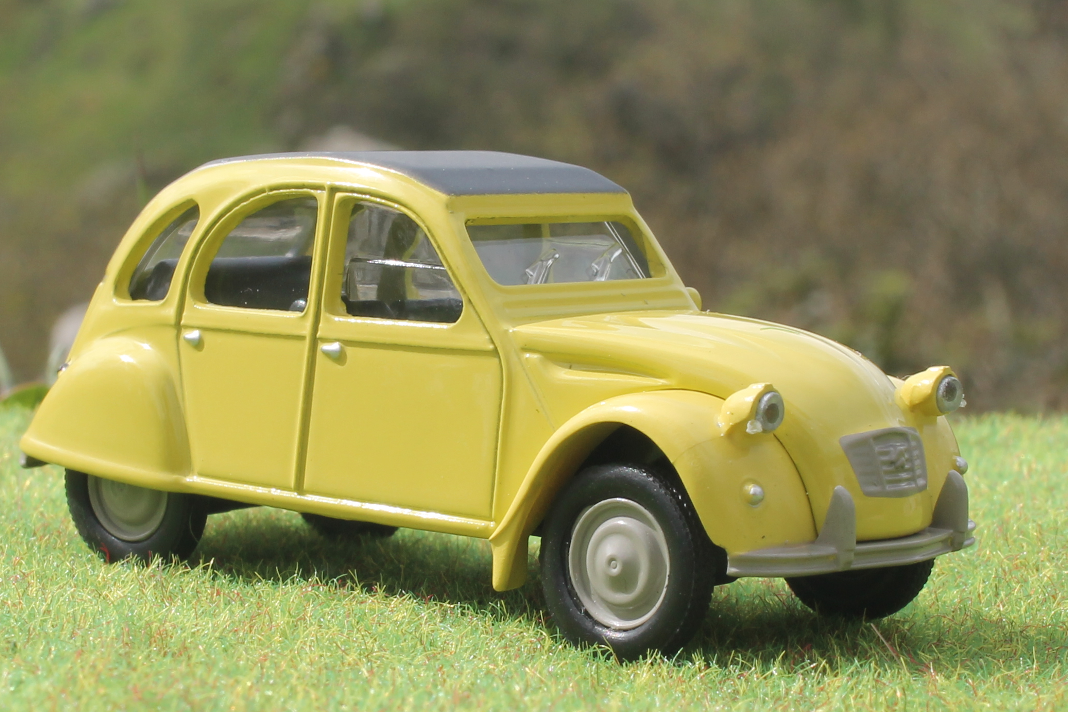 Quatre nouvelles 2cv Norev disponibles chez Citroën - Mininches