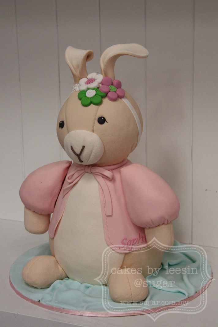 Penang Wedding Cakes by Leesin: Sophie Rabbit Cake