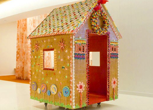 8 Amazing Life Size Gingerbread Houses