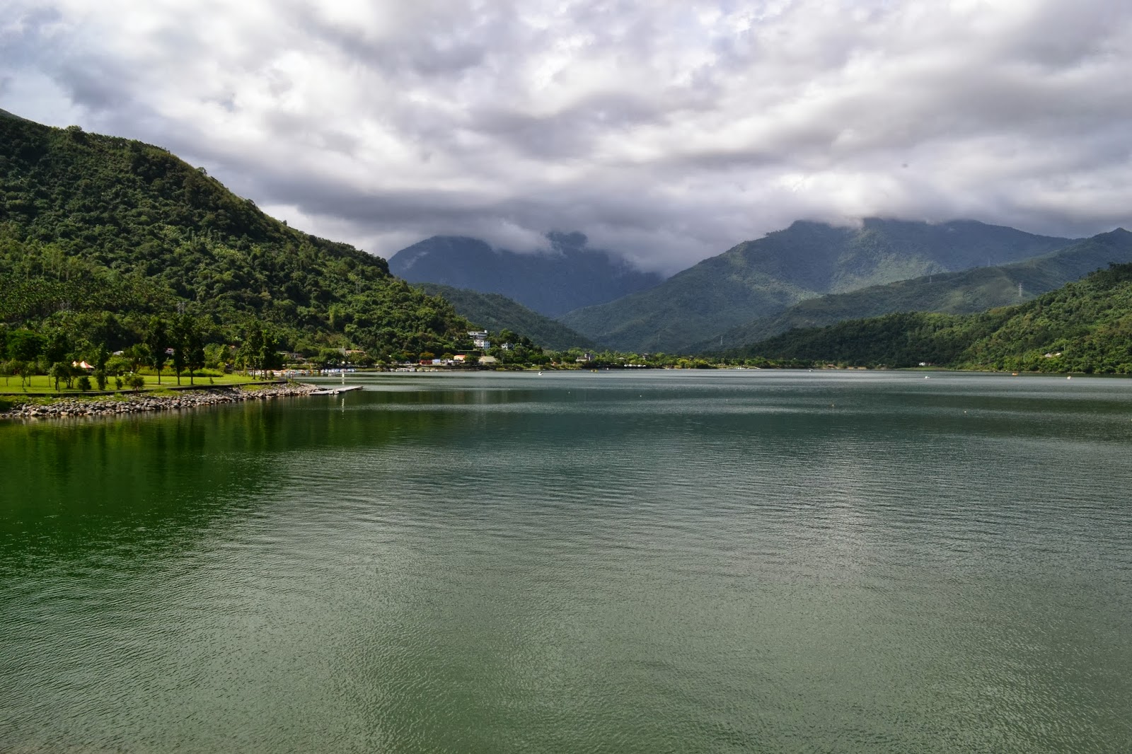 Nanda & Nathan The Travellers: Liyu Lake